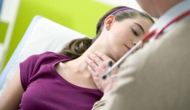 Keelpijn: de 9 beste remedies & medicijnen bij keelpijn