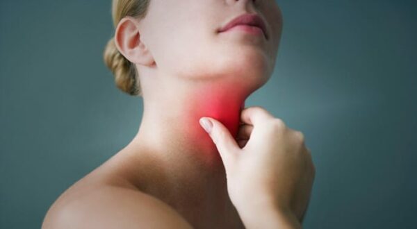 Vaak keelpijn: 6 oorzaken van chronische keelontsteking