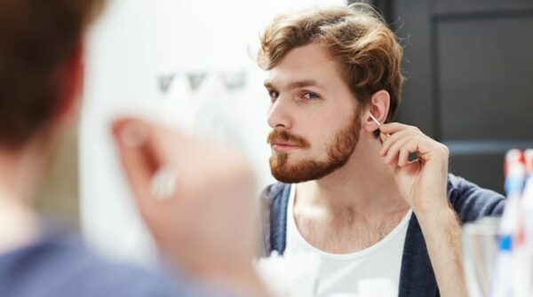 Loopoor: oorzaken & oplossingen indien er vocht uit je oren loopt ...