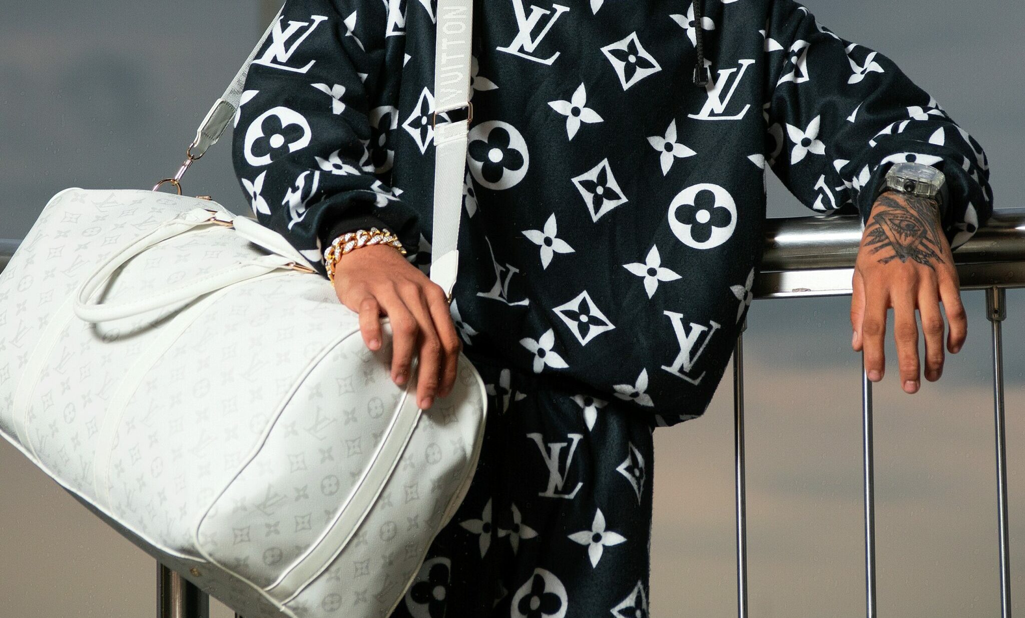 10 Manieren om een Neppe Louis Vuitton tas te Herkennen
